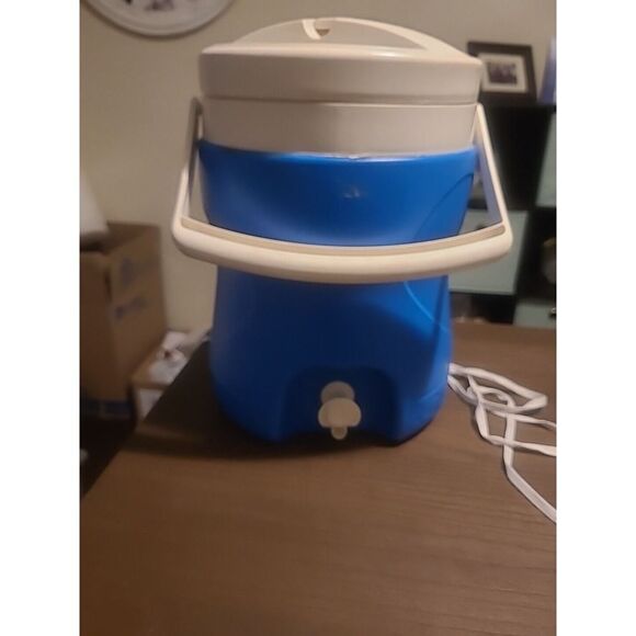Igloo | Dining | Water Jug Maxcold Blue Igloo Gallon Contour Water ...